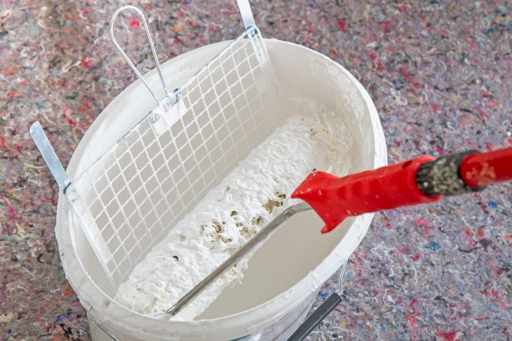 Farbeimer mit Farbwalze und Abstreifgitter - EVS